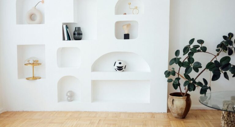 Décorer une niche murale : 11 idées déco pour votre salon